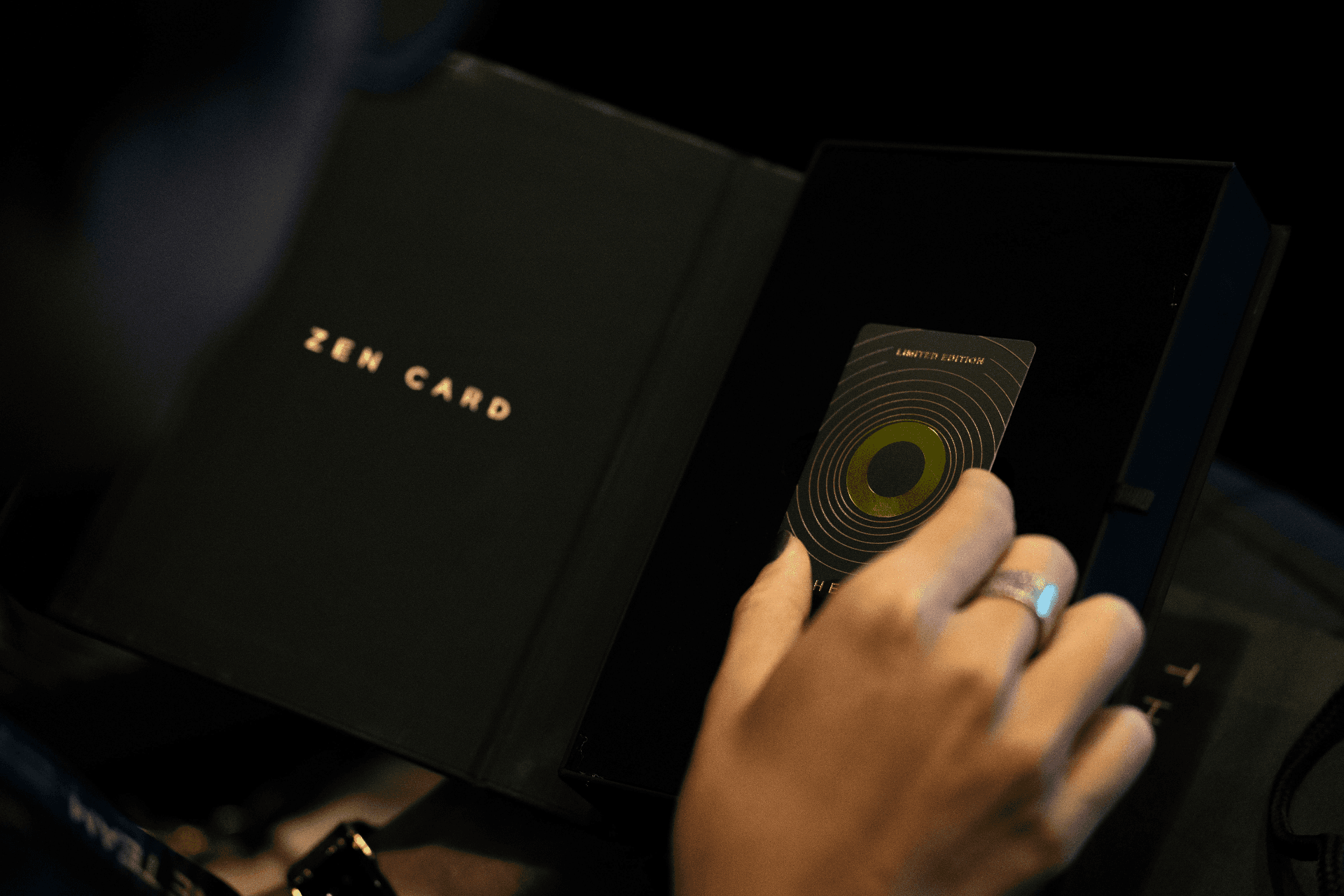 Ví nóng là gì? Nên sử dụng ví nóng hay ví lạnh?